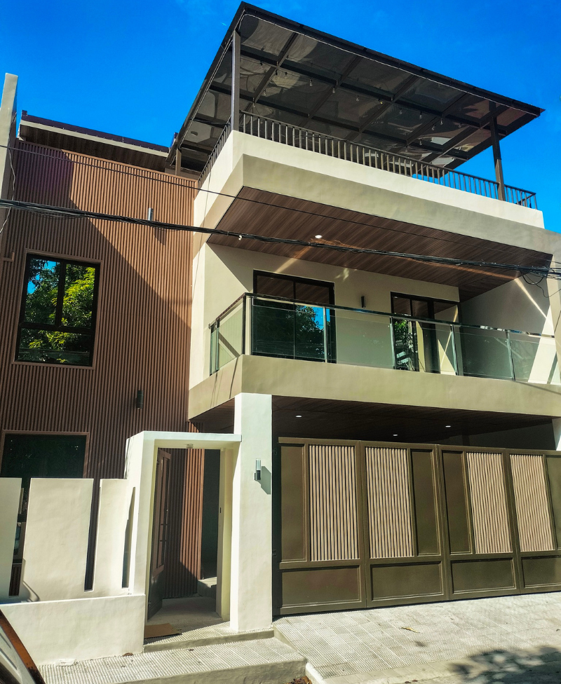 Three-Storey Home in Meadowood Executive Village | BS Design